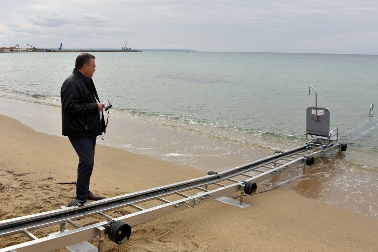 Προσβάσιμες σε ΑμεΑ οι παραλίες Ν. Καλλικράτειας και Ν. Μουδανιών